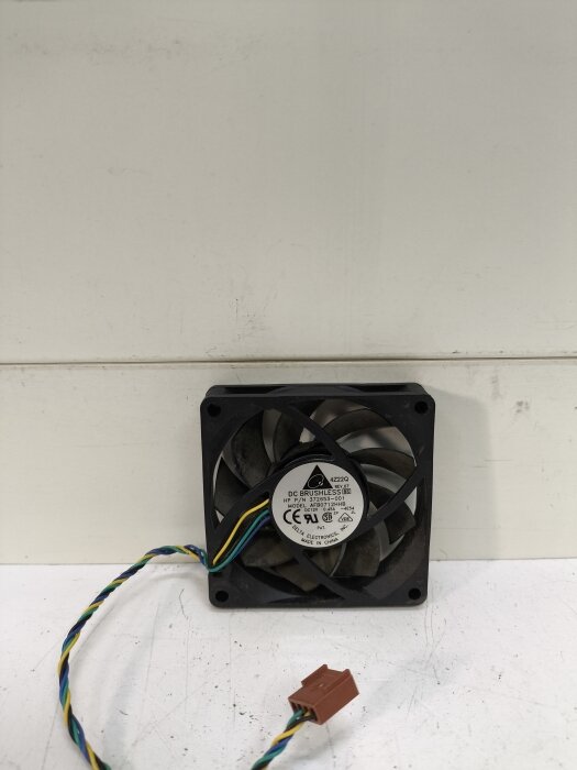 Вентилятор 70x70x15 DC 12V 0.45A Delta AFB0712HHB 4300об/мин 3 pin