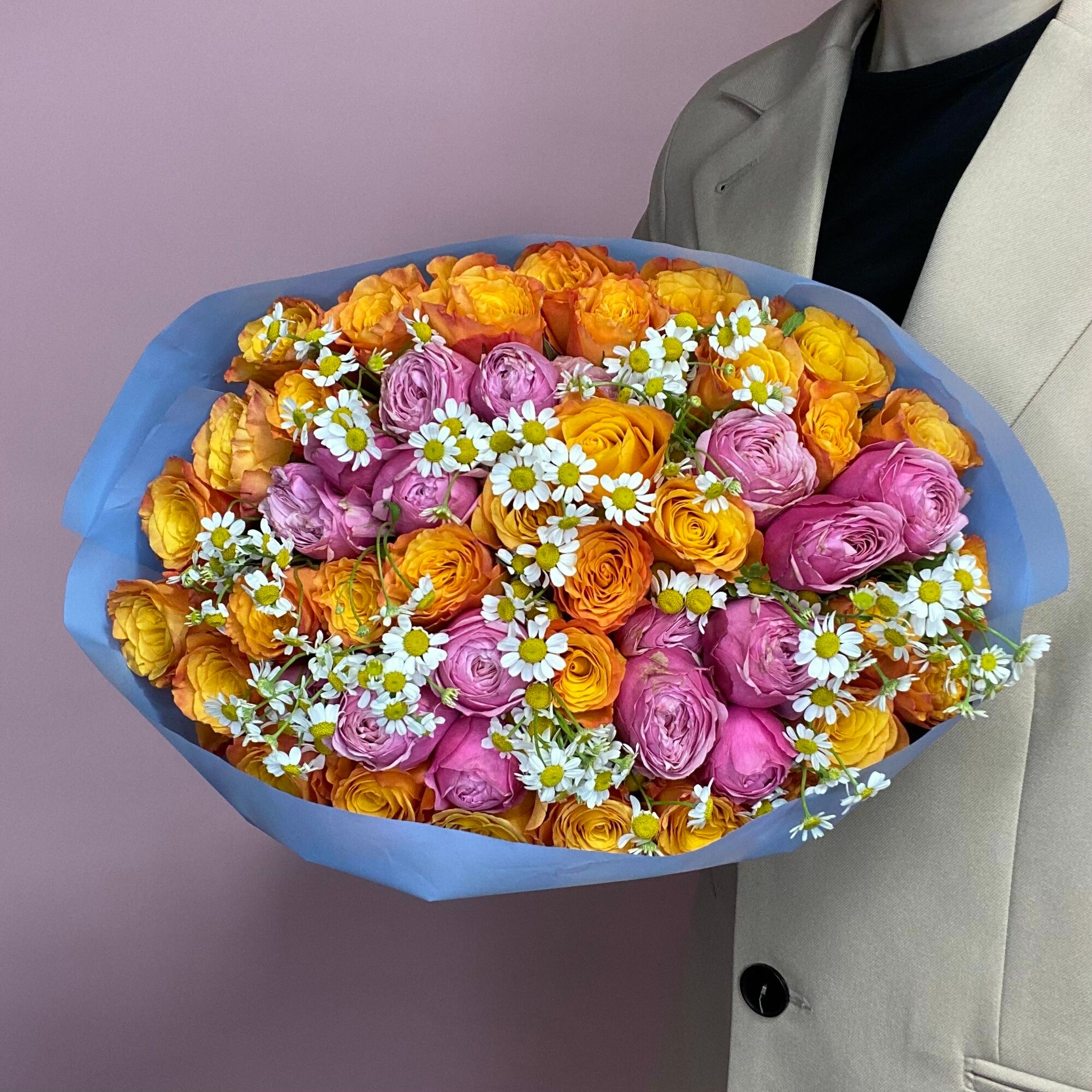 Яркий букет (розы кения 35 шт, танацетум 10 шт, пионовидные розы 5 шт.)