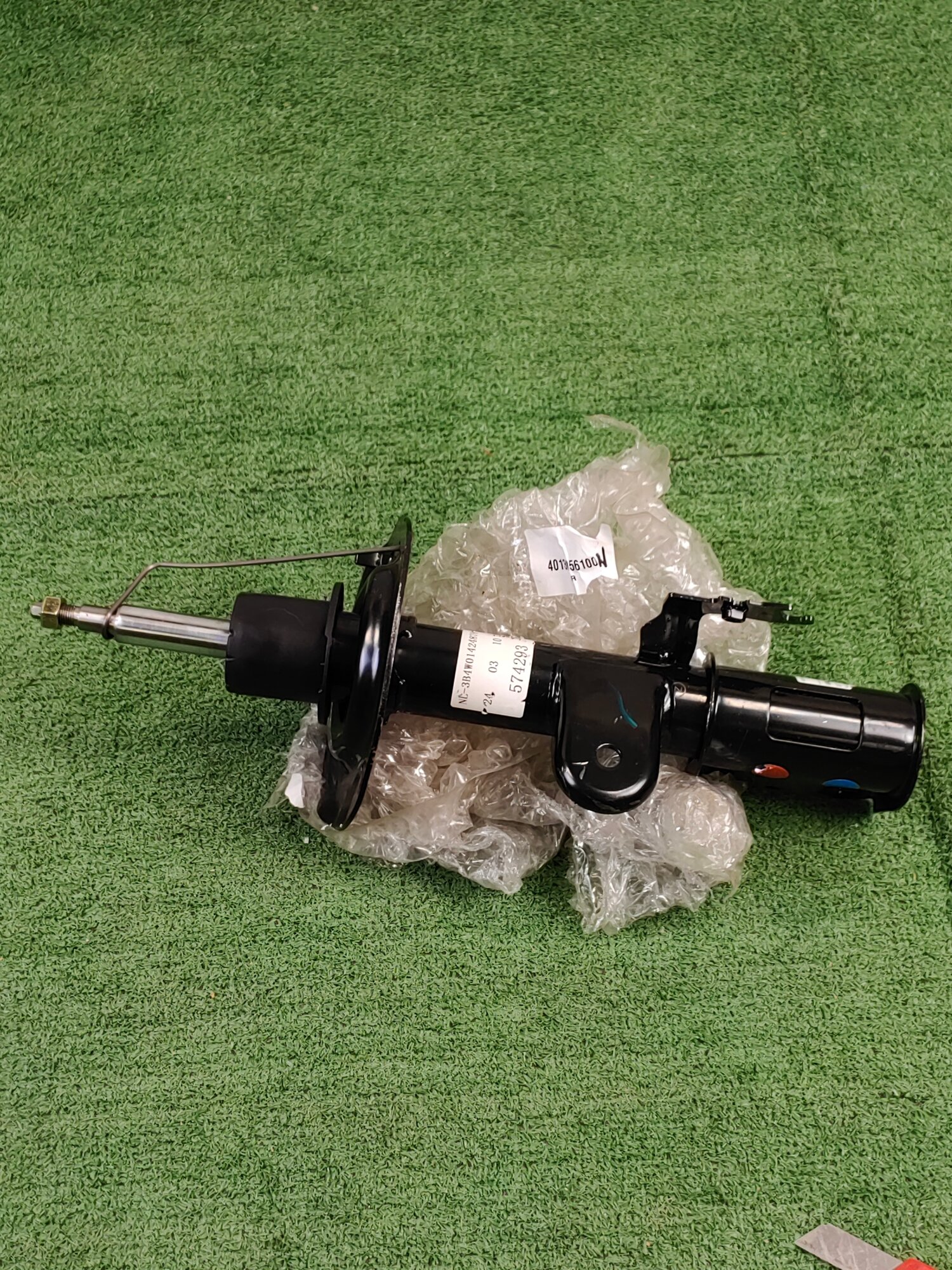 GEELY Амортизатор правый передний Geely Atlas Pro 4013056100