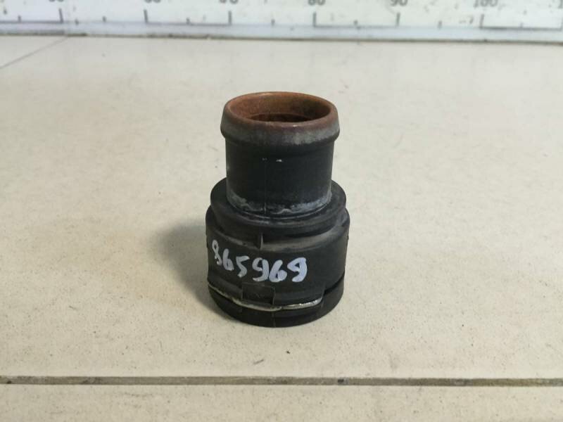 Фланец двигателя системы охлаждения Volkswagen Jetta 1K 2006-2011