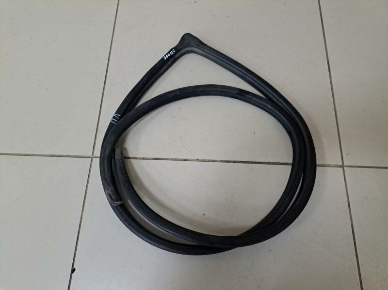 Уплотнитель проема двери передней левой Toyota Camry XV30 2001-2006