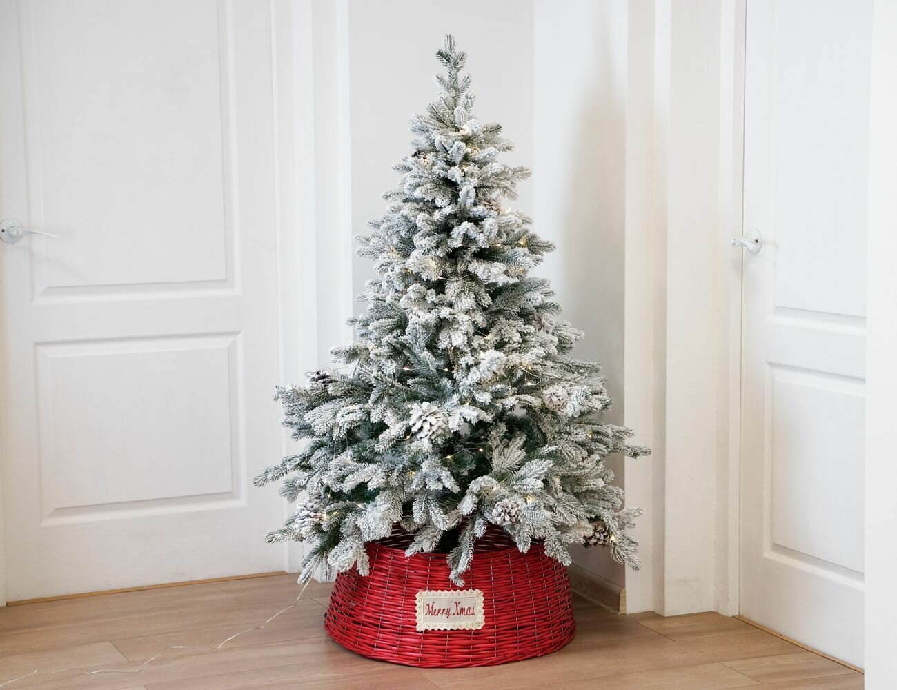 Плетеная корзина для декорирования основания ёлки вимини, красная, 65х26 см, Due Esse Christmas XNA15000412