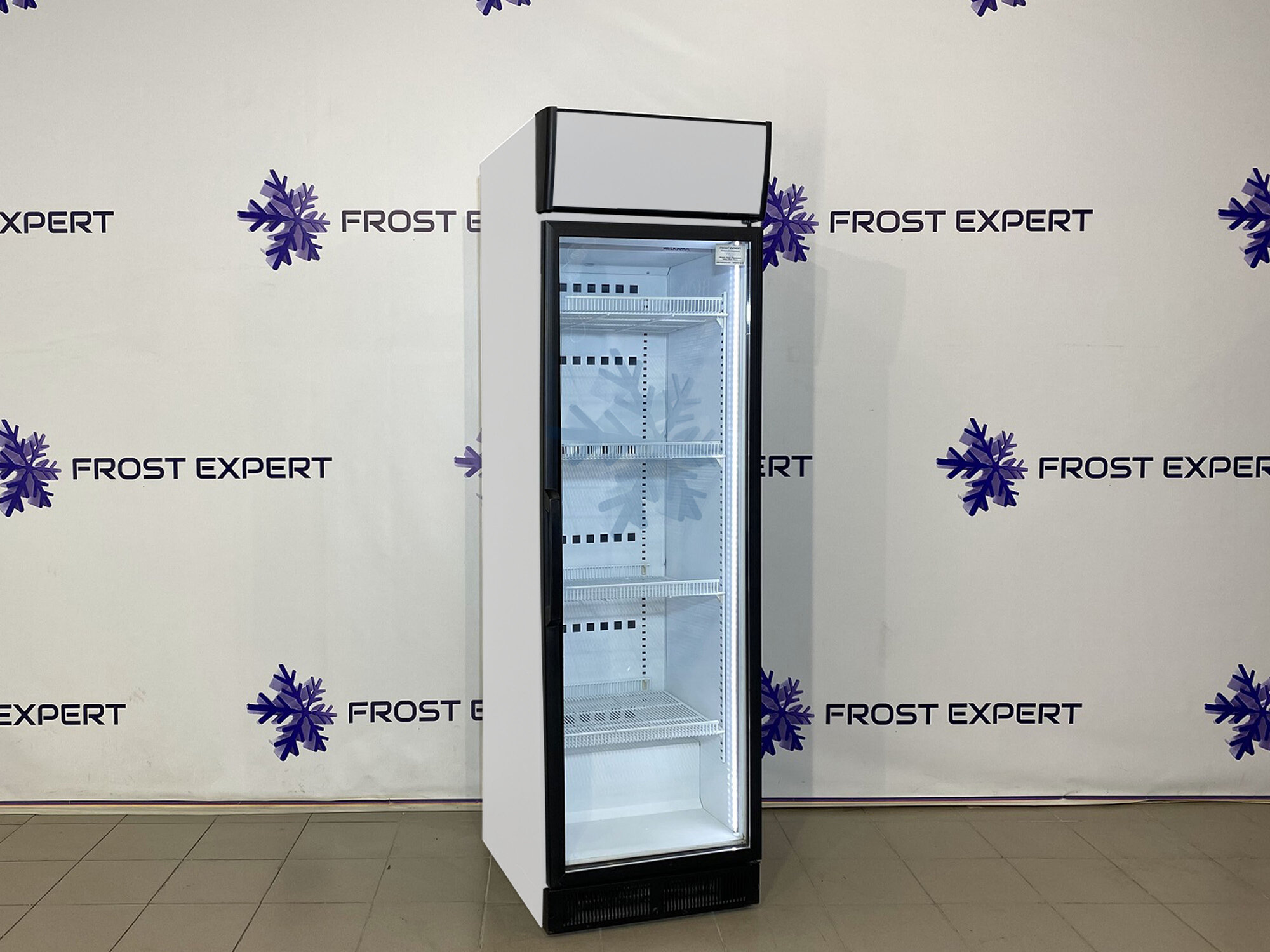 Холодильный шкаф Helkama C5G, белый