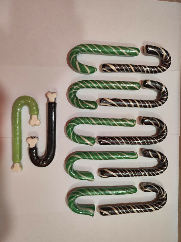 Карамель леденцовая хэллоуин зомби большие трости и кости вкус кола и яблоко (ведерко 12шт по 20гр). Набор конфет, леденцов новогодний, подарок ассорти на Новый 2026 год, украшение на елку, Рождество