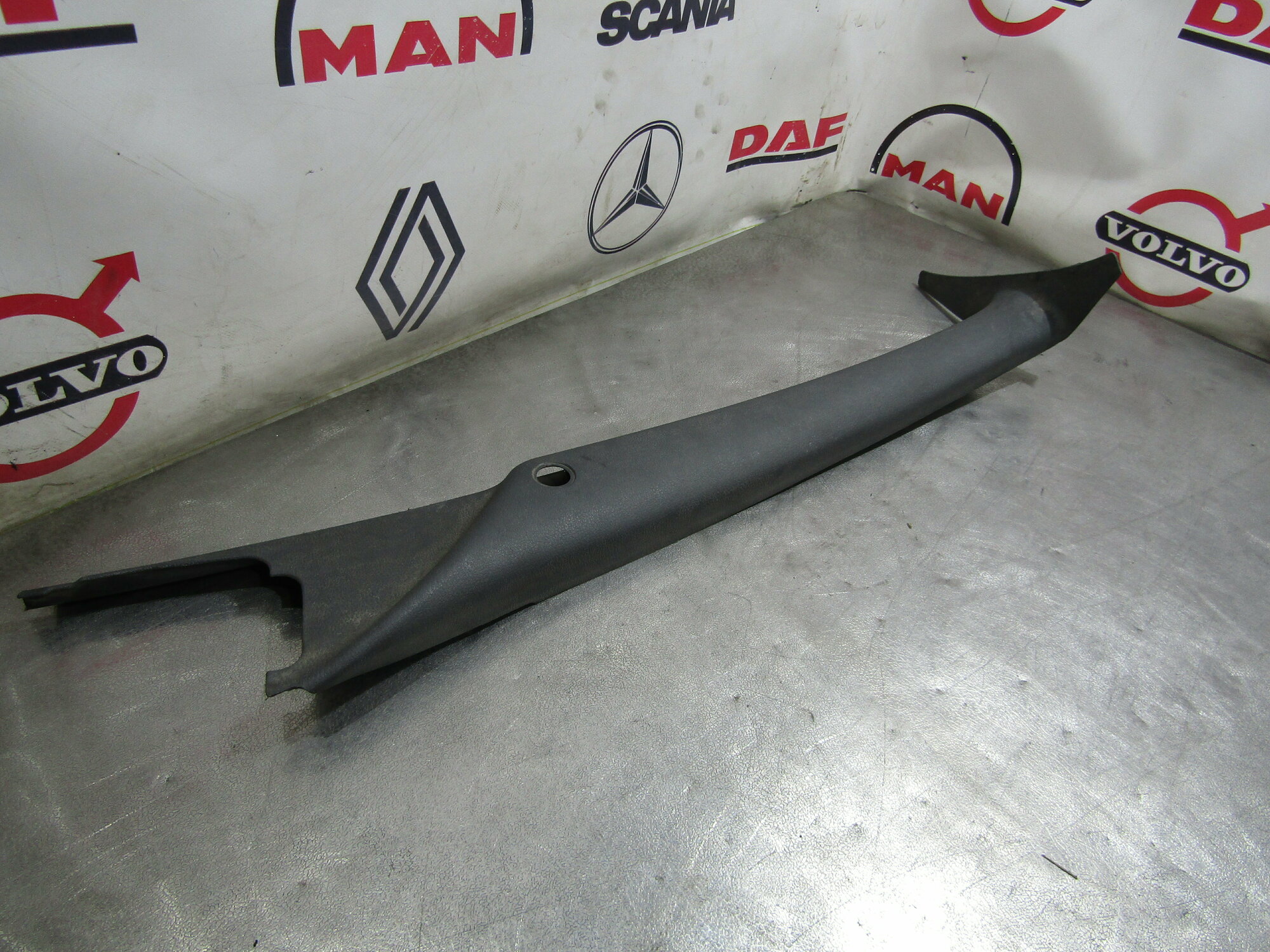 Накладка стойки лобового стекла левая верхняя Volvo FH, FM