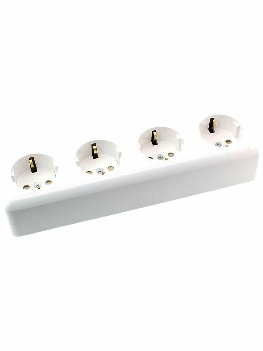 Розетка Оптима РА16-403, четырехместная, с заземлением, белая, открытая установка