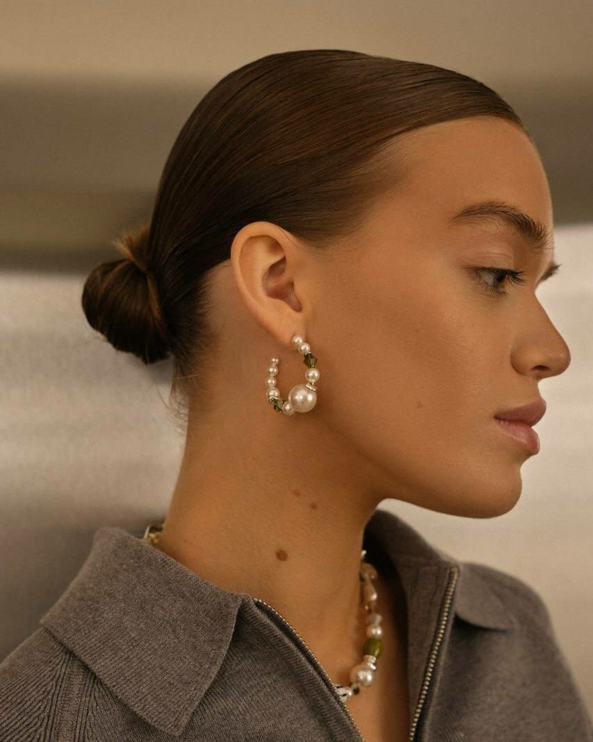 Серьги Phenomenal Studio, жемчуг Swarovski синтетический, кристаллы Swarovski, гематит, белый — фото 1