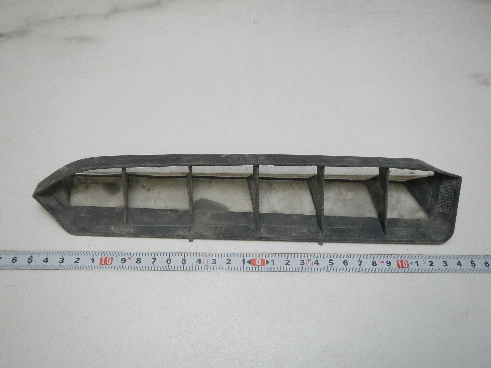 Б/У Воздуховод, Audi (Ауди)-A4 (B8) (07-15) AUDI A4 (B8) (07-15) Трещины, порвана сетка. 638458 VAG арт. 8K0129054