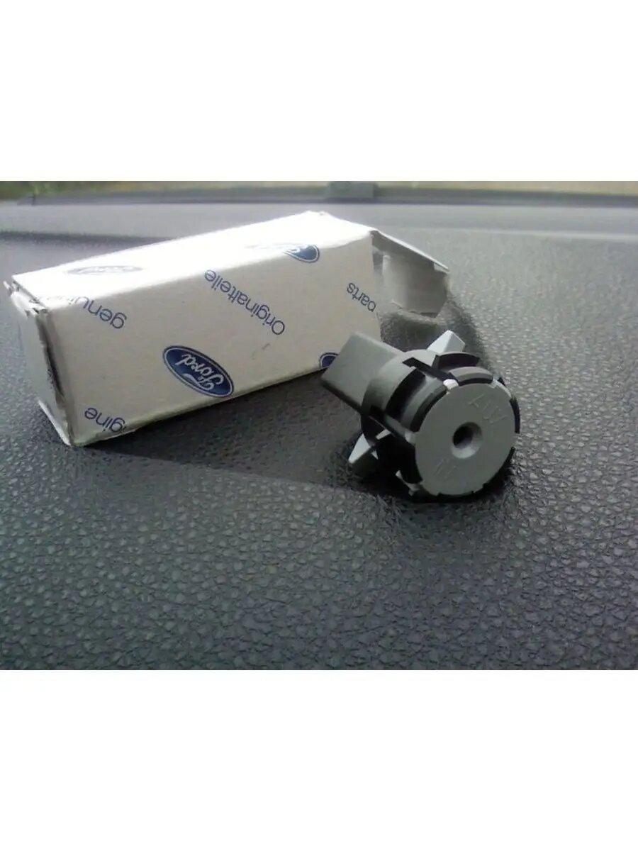 Разъём AUX Ford Focus 2 1310208