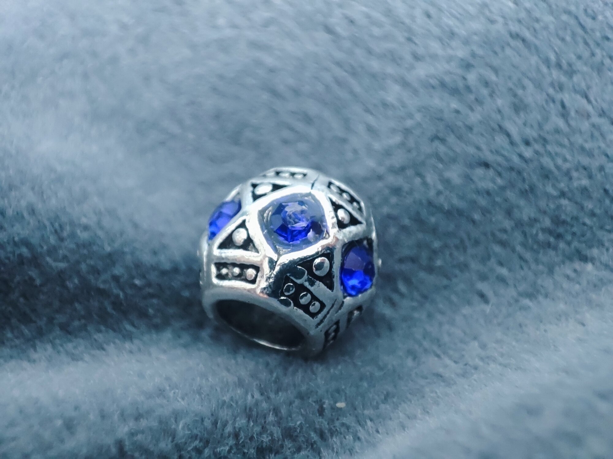 Бусина-шарм "Камни Дракона", бижутерный сплав, круглая, синий, 1 шт