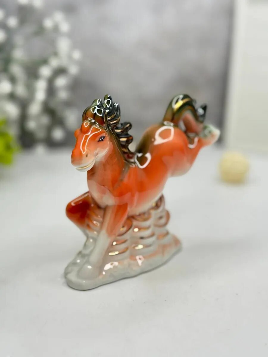 Фигурка декоративная коллекционная Лошадь символ года 2026, фарфор