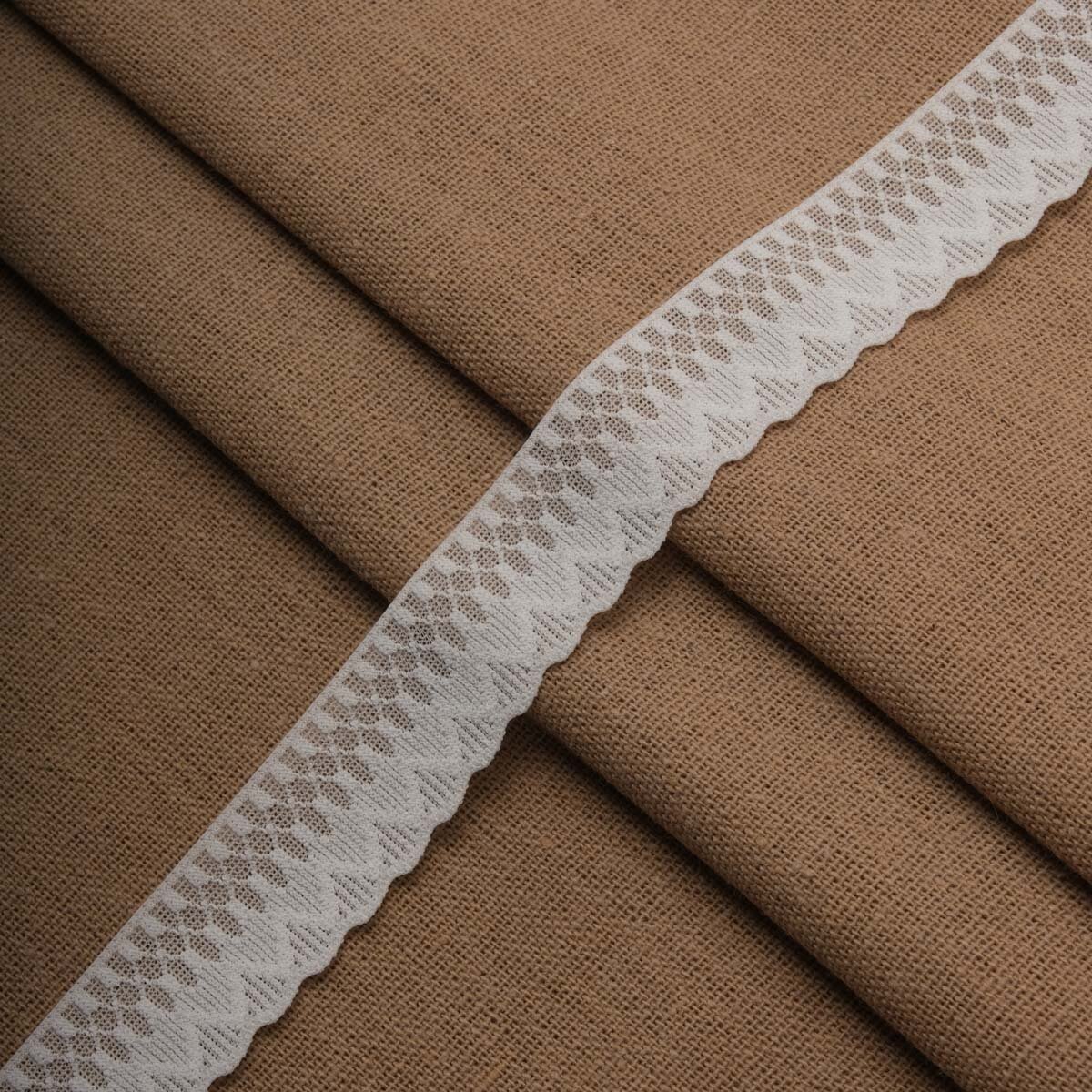 Кружево эластичное для рукоделия и шитья Айрис 3AR2762, 2,5см*22,86м (белый)