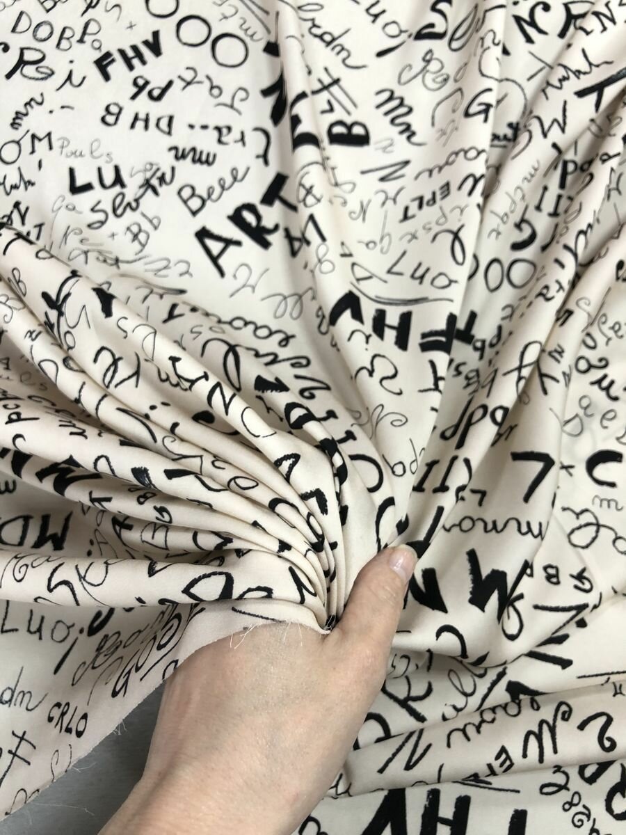 Ткань Креп плательно-блузочный, молочного цвета, принтованный, Италия