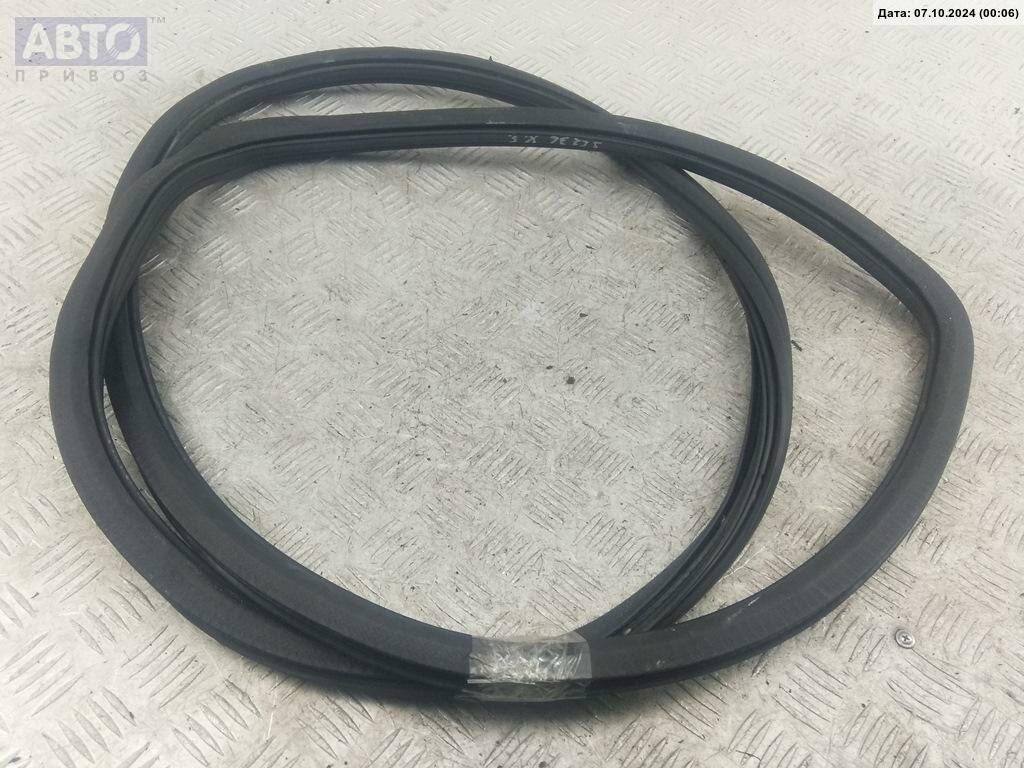 Уплотнитель двери задней левой Volkswagen Polo (1994-1999)