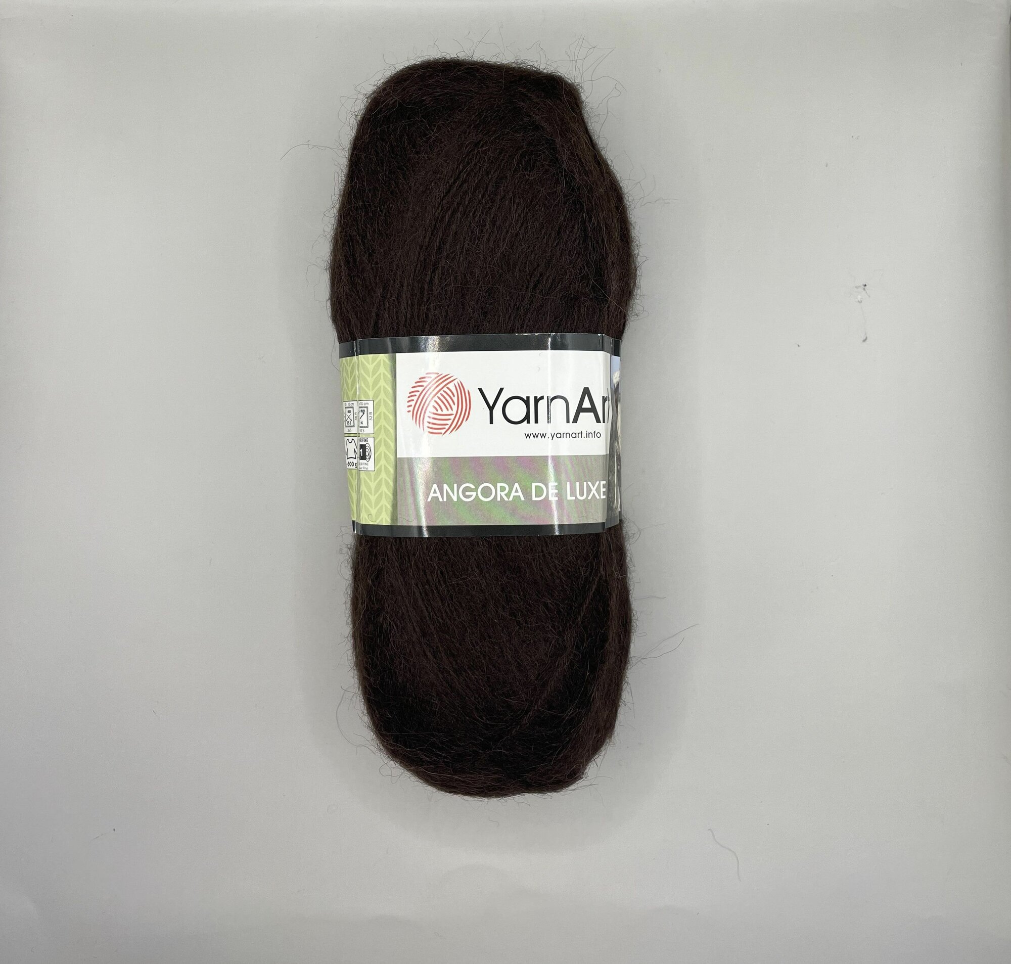 Один моток пряжи YarnArt Angora de luxe ,116-коричневый, 100 гр-520 м ,70% мохер, 30% акрил. уп-1шт.