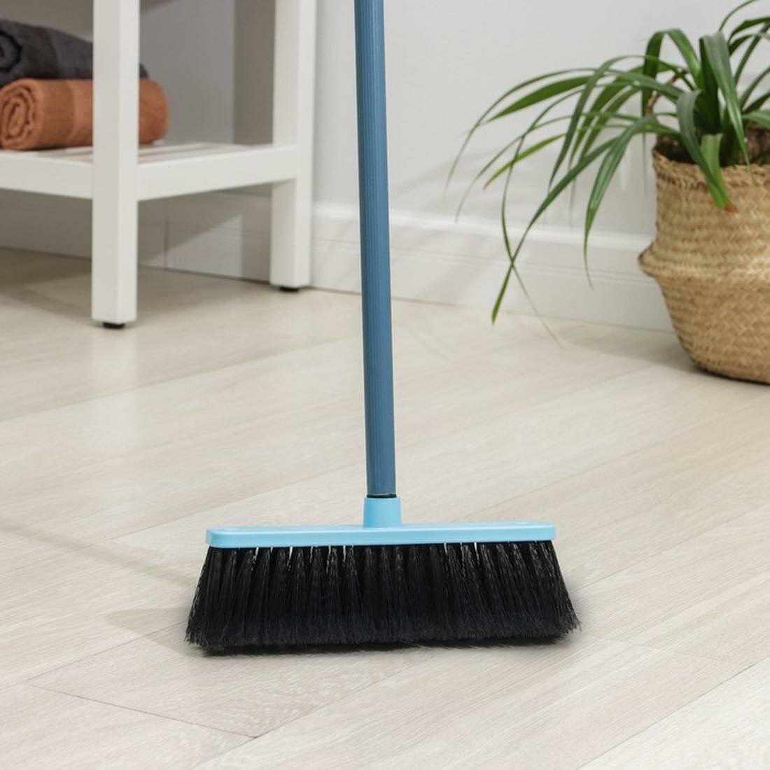 Щётка с черенком мягкая «Арианна», длина щетины 5,5 см, цвет микс