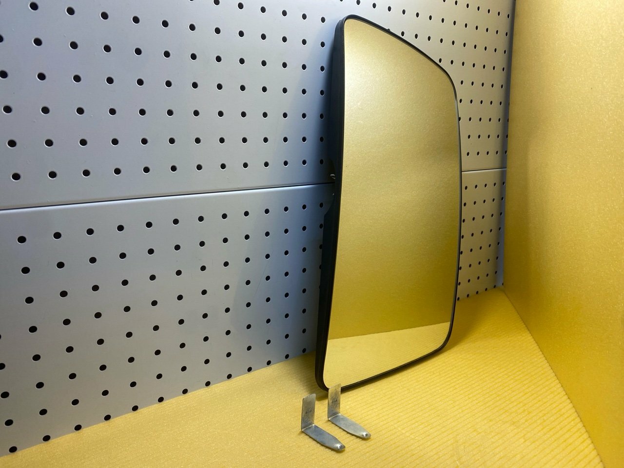 Стекло зеркала правого с подогревом Мерседес Актрос МП2 МП3 (MERCEDES ACTROS MP2 MP3)