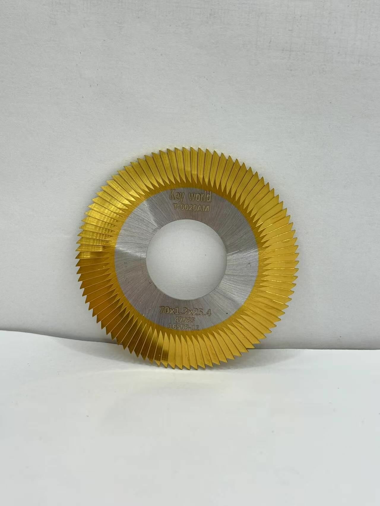 Фреза подрезная правая Т-0020AМ Титанировання (Ф70X1.3XФ25.4X90T) с боковой насечкой (100E1)