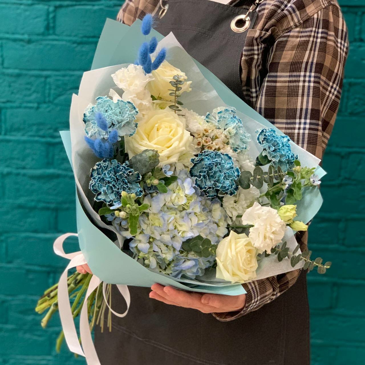 Букет из гвоздики и гортензии