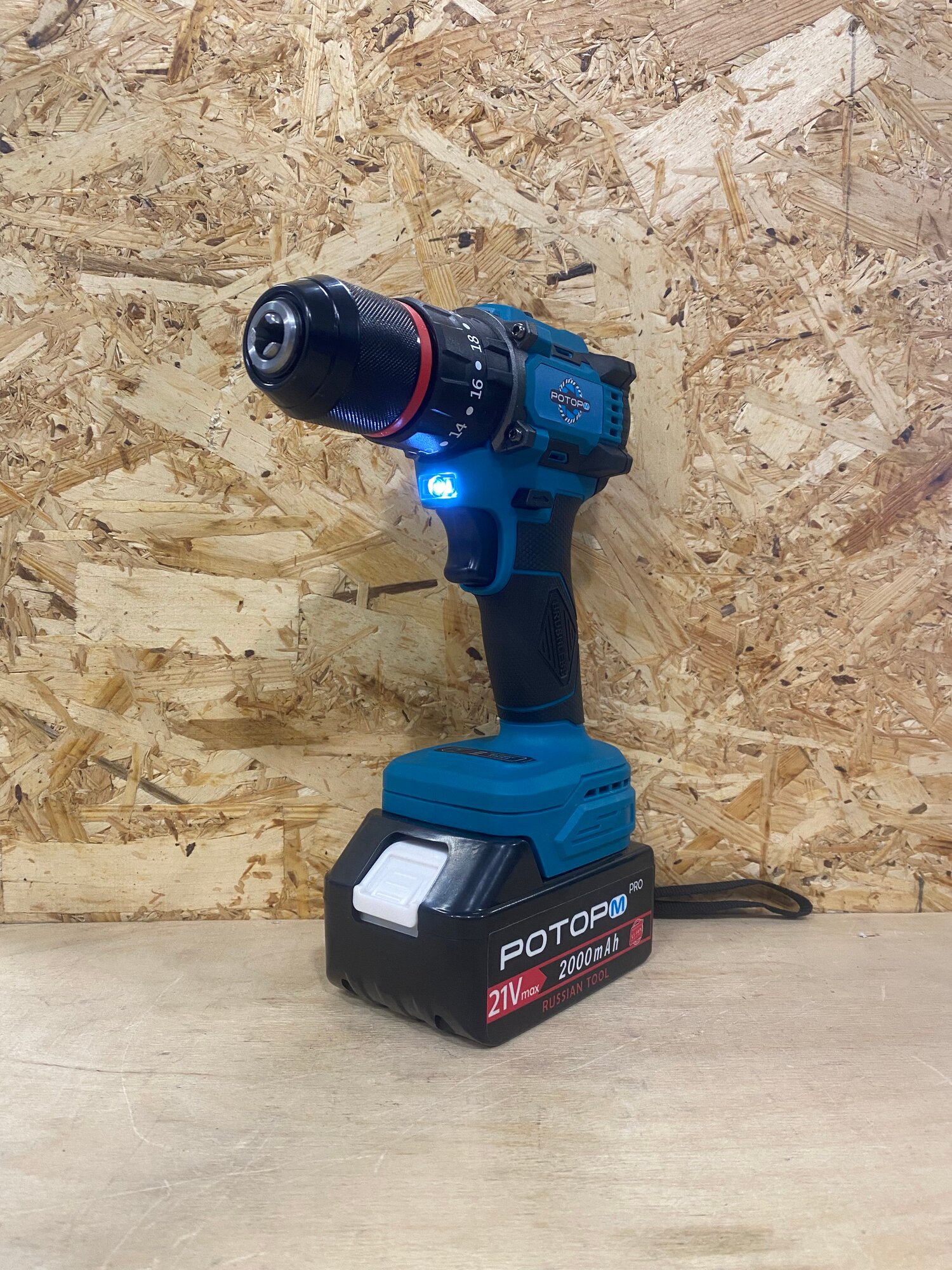Аккумуляторная ударная безщеточная дрель-шуруповерт Pотор 21V с набором насадок