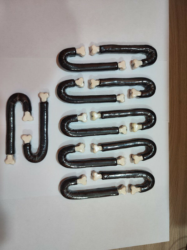 Карамель леденцовая хэллоуин большие трости зомби серия косточки кола (ведерко 12шт по 20гр). Набор конфет, леденцов новогодний, сладкий подарок ассорти на Новый 2026 год, украшение на елку, Рождество