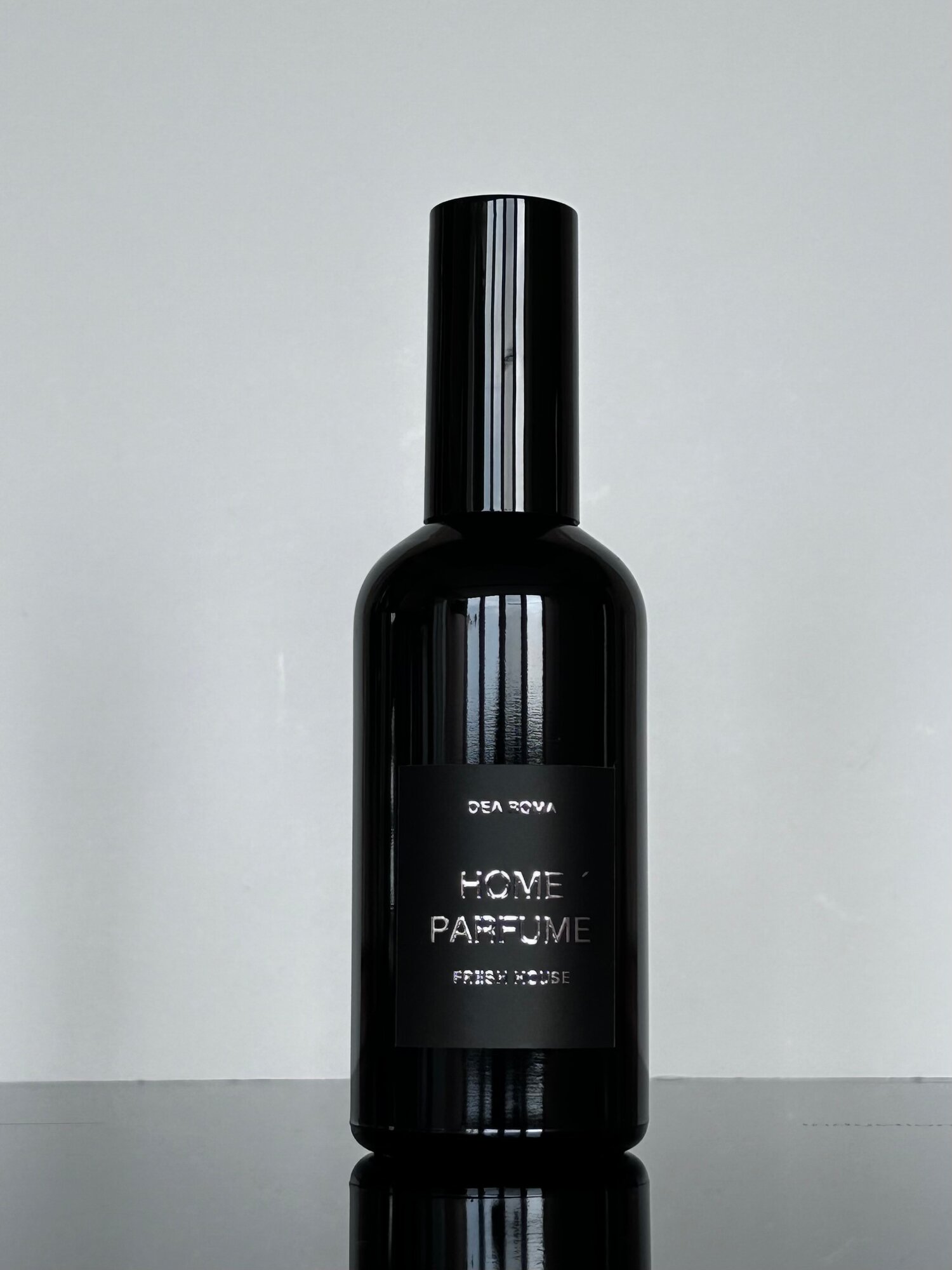 Парфюмированный спрей для дома и белья Dea Roma "ванильный сантал И масло ШИ", 100 ml.