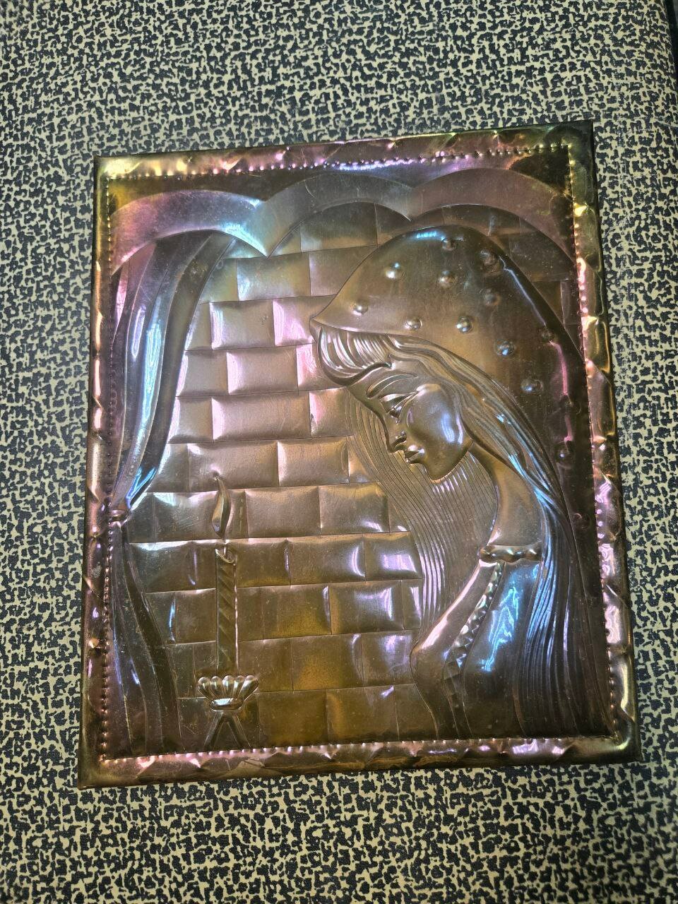 Панно / Чеканка Девушка со свечей винтажная советская, металл, СССР