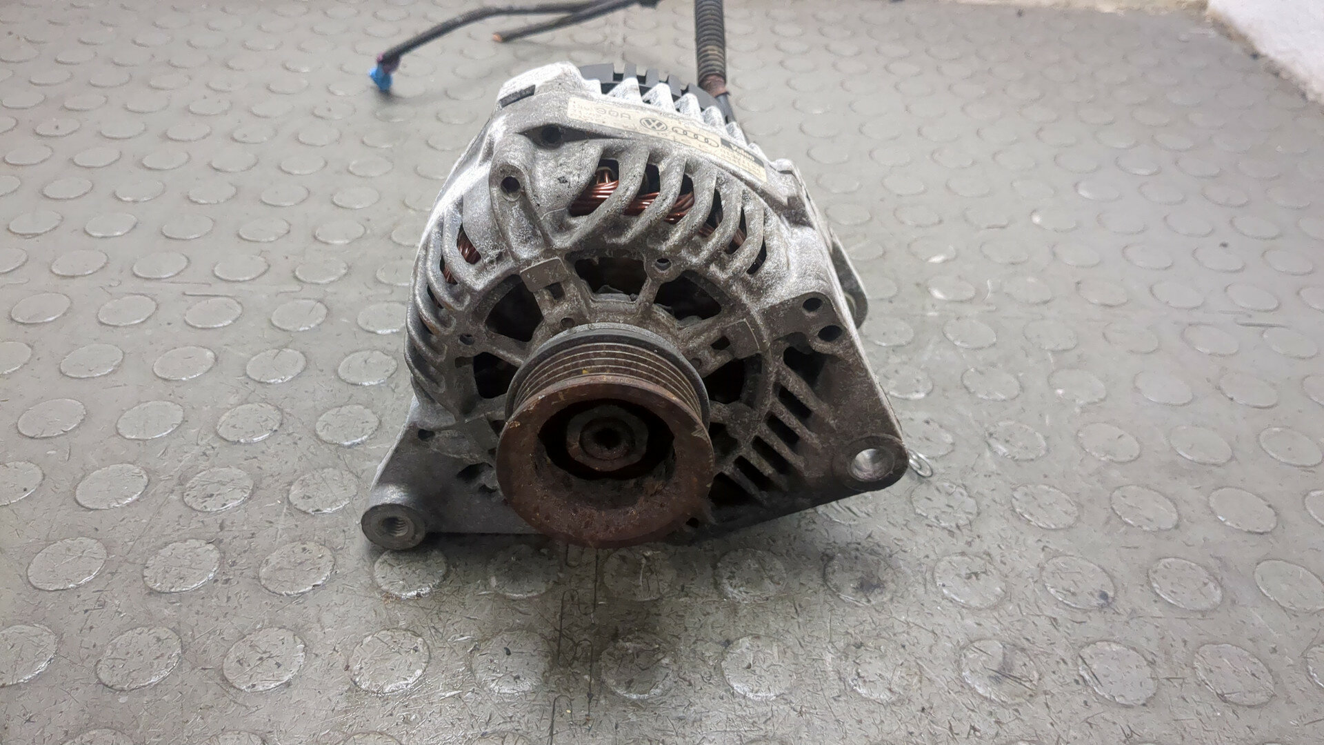 Генератор Volkswagen Passat 5 Б/У