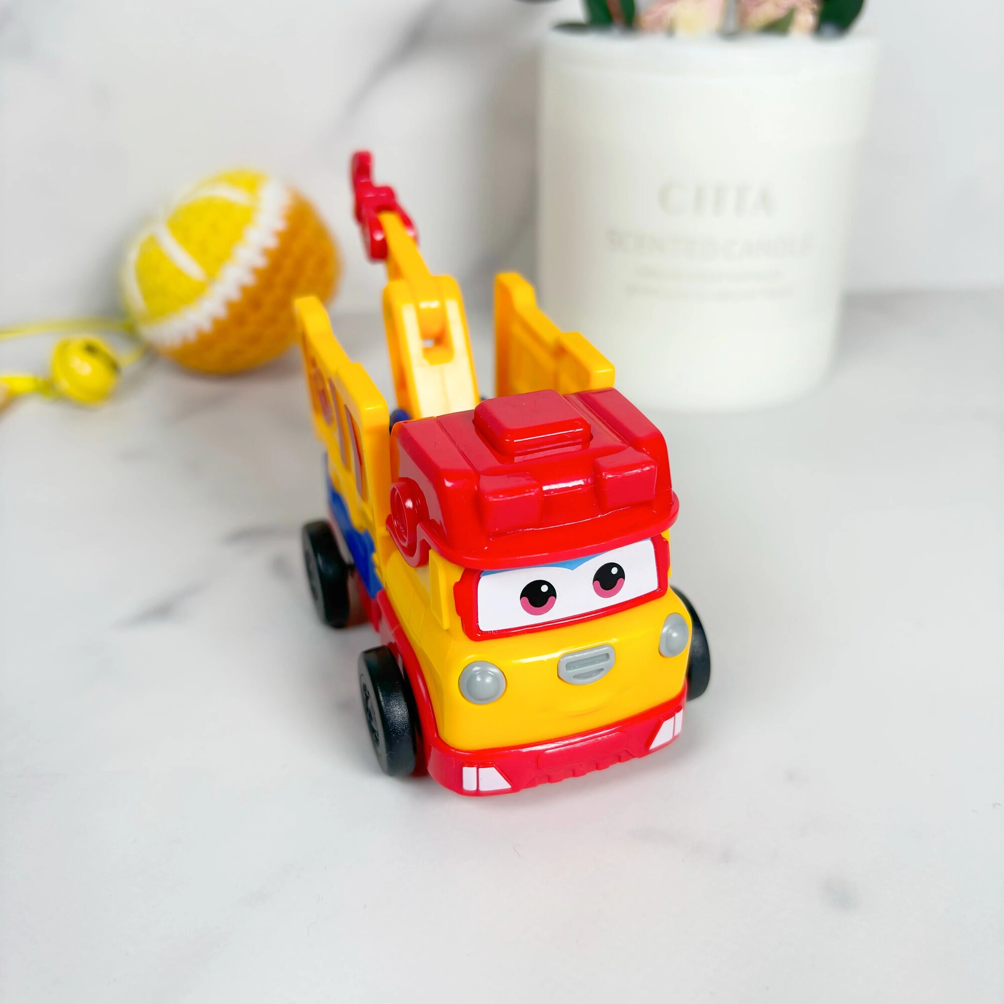 Игровой набор Super Pet Base Lebao Aibao Police Cute Pet Ledi Transforming Pack для детей, серия Super Wings, 9 сезон