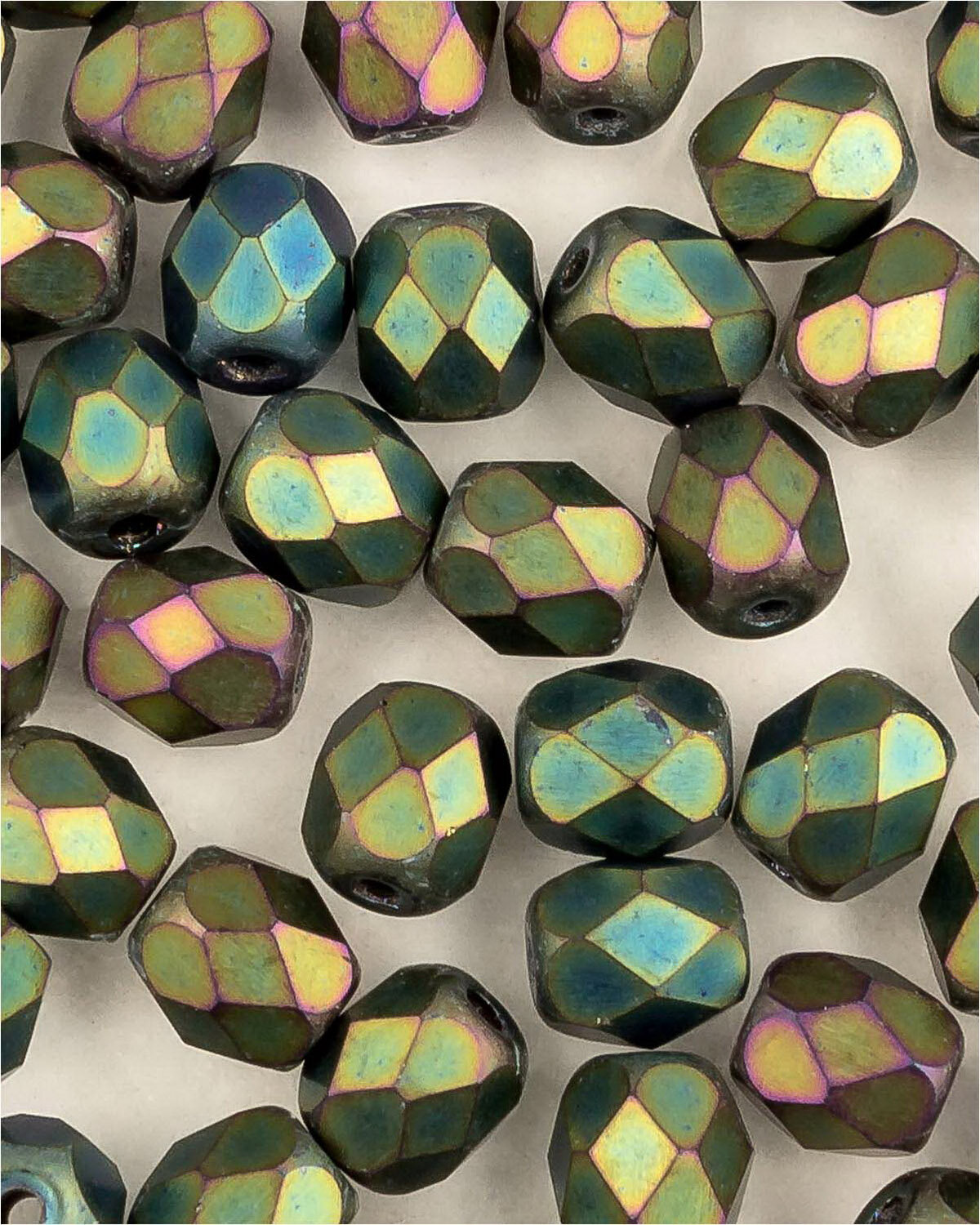 Стеклянные чешские бусины, граненые круглые, Fire polished, 4 мм, цвет Jet Matted Green Iris, 50 шт.