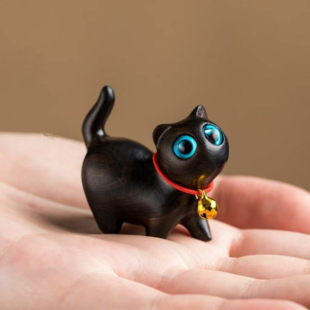 Фигурка кота из сандалового дерева ручной работы для украшения интерьера — элегантный декор для дома и офиса.
