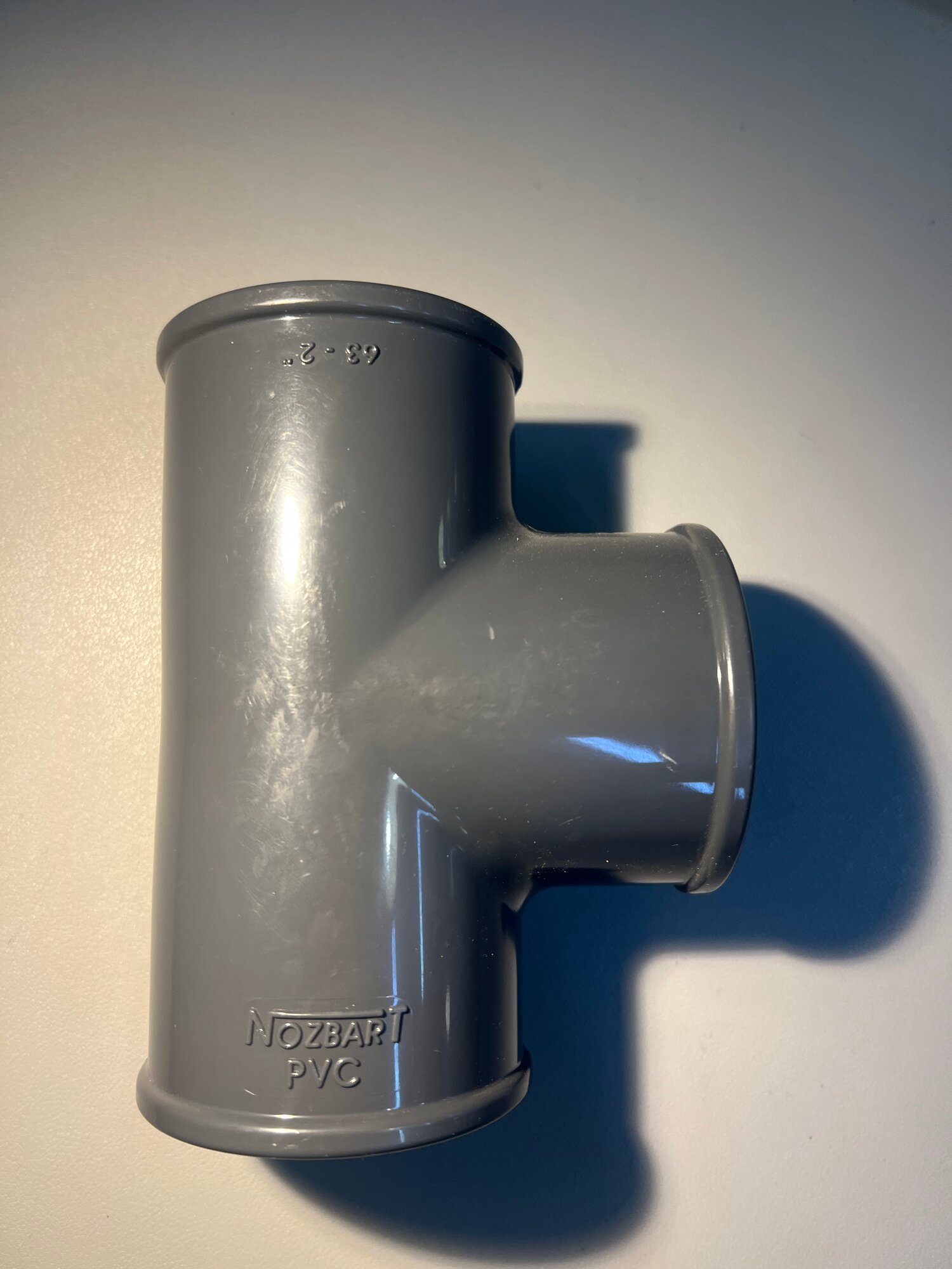 63mm ПВХ тройник 90гр. Равнопроходной клей Nozbart FTE-063 клеевое подключение