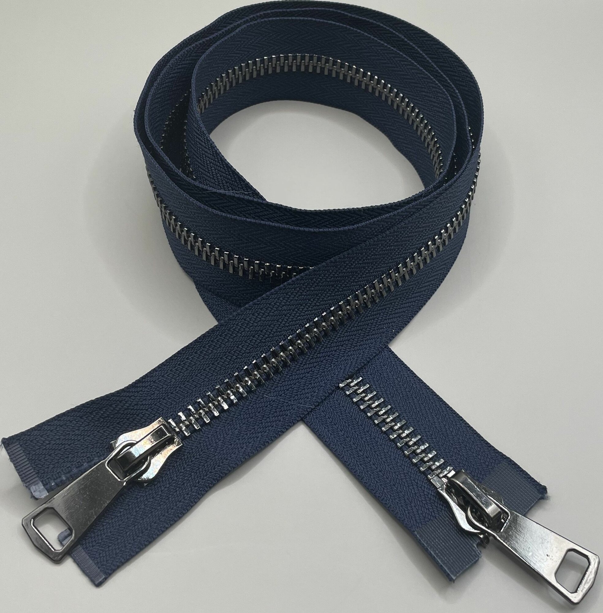 Молния (титан-легкий металл),90 см, тип 8, синий, зубья т. металл,2 замка.1шт.