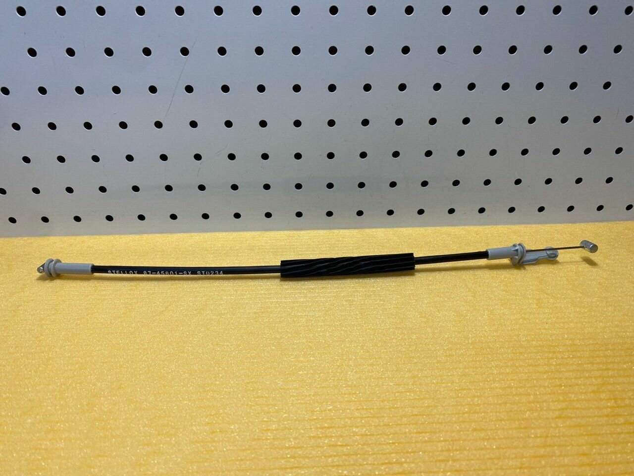 Трос замка двери RENAULT PREMIUM KERAX MIDLUM горизонтальный рено премиум керакс мидлум L=384мм