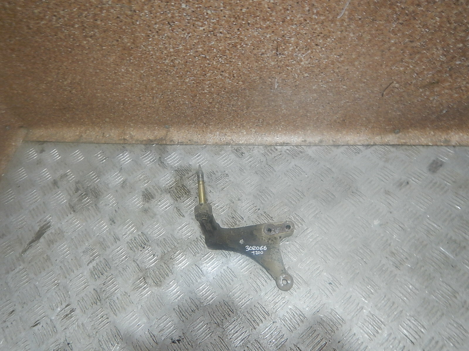 Б/У Кронштейн опоры двигателя, Chevrolet (Шевроле)-AVEO T200 (03-08) CHEVROLET AVEO T200 (03-08) Правой 1,2. Без поврежде...