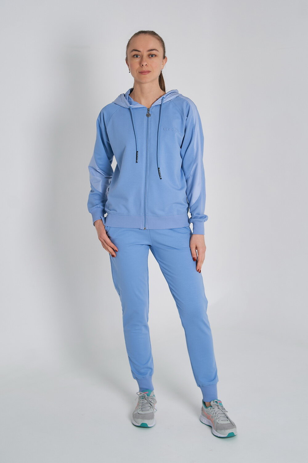 Костюм спортивный