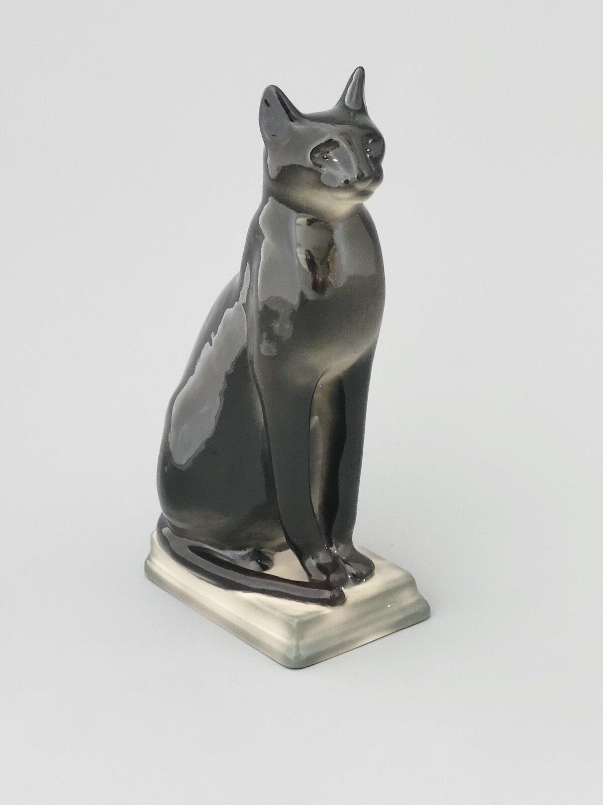 Фарфоровая статуэтка Кошка египетская, Императорский фарфоровый завод , мягкий фарфор