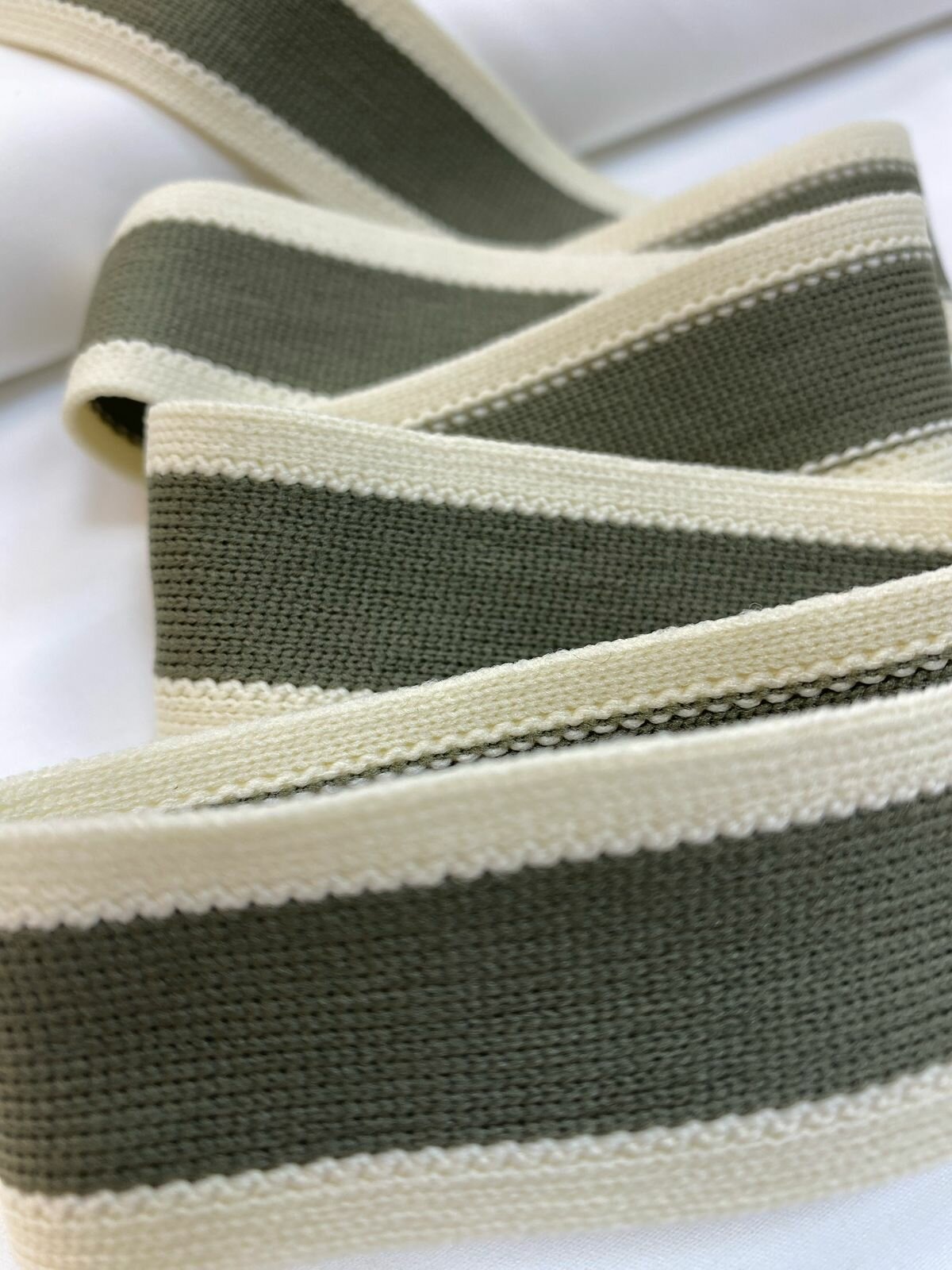 Лента Трикотажная, лампас ширина 3см, отрез 3 метра, полиэстер, молочный\оливковый