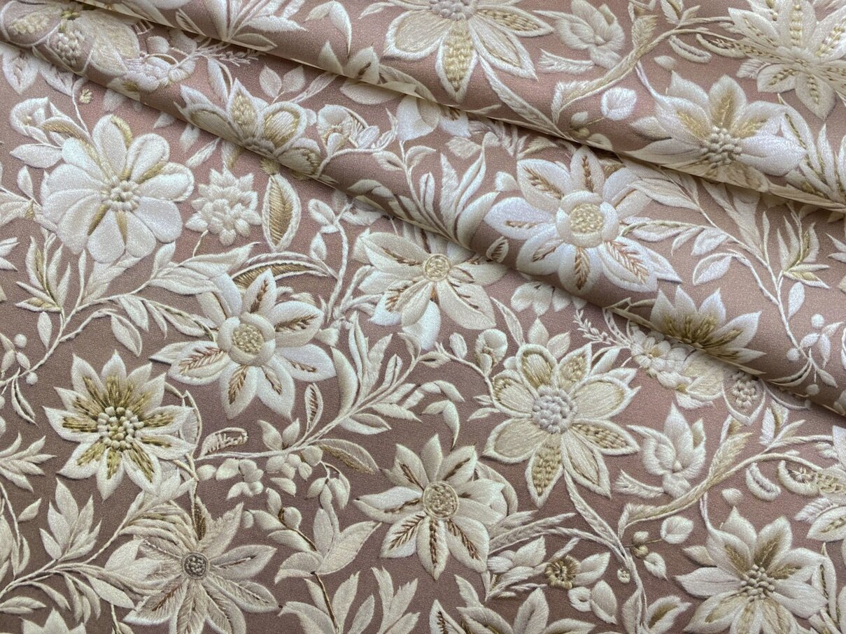 Ткань Шёлк атласный коричневого цвета с принтом цветы вышивка 46745