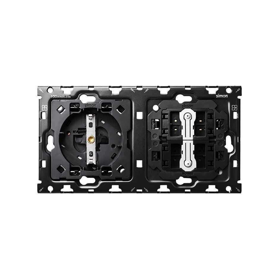 Simon 100 Кит 2 поста механизм 1 розетка Schuko + 2 переключателя (проходные) + суппорт, 10010204-039