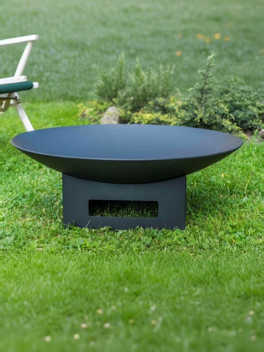 Костровая чаша в диаметре 80 см. толщина стали 6 мм. Основание квадрат