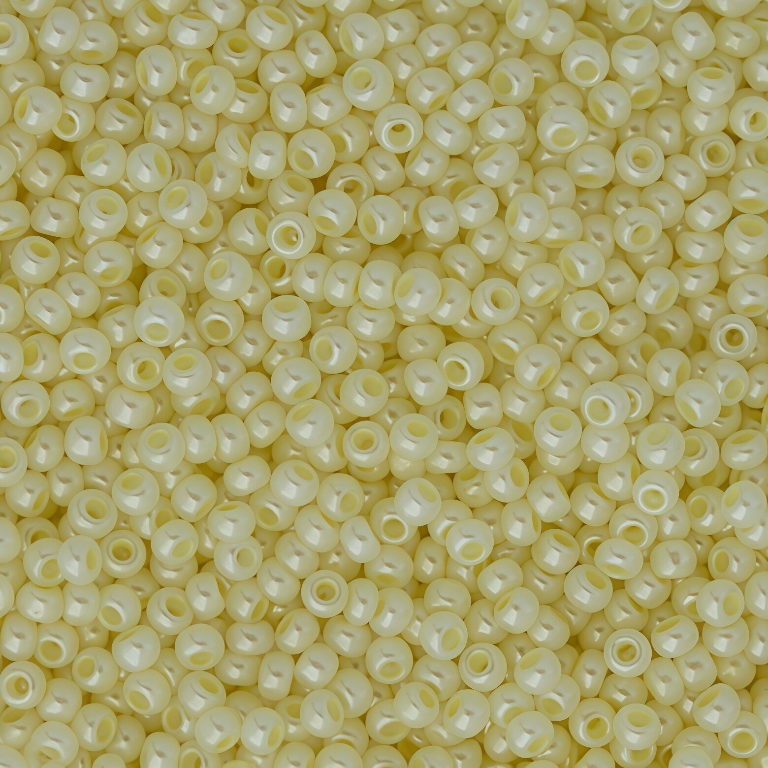 Бисер TOHO круглый, размер 10/0, цвет #142 (Цейлон, банановый крем), 10 грамм