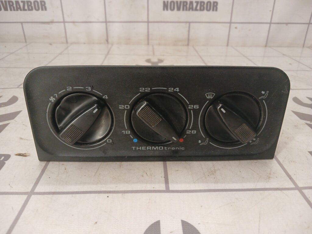 Блок управления печкой VW Golf 3 Vento 91-97