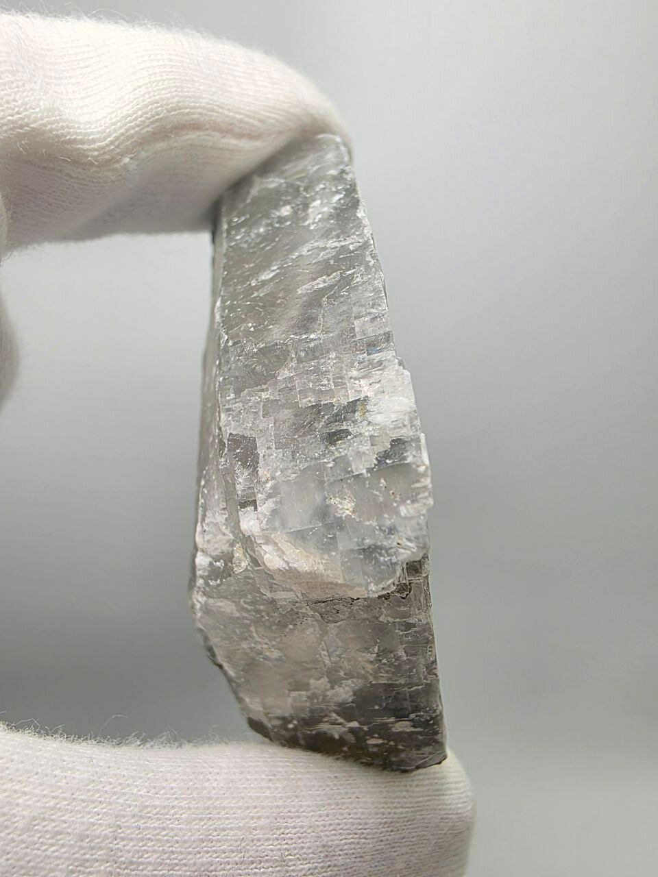 Кальцит с пиритом 66 мм, 89 г.