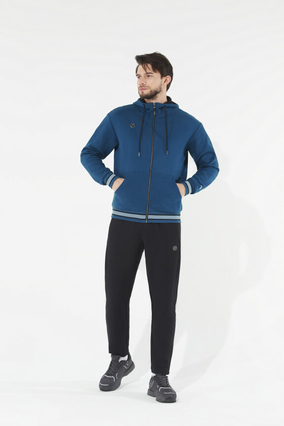 Костюм спортивный