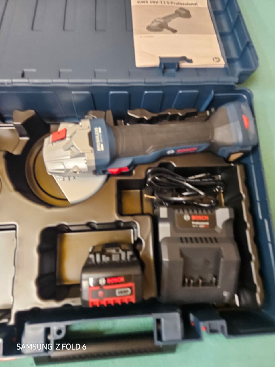 Болгарка аккумуляторная бесщеточная BOSCH с регулировкой оборотов 125 мм в кейсе и с 1 аккумулятором 5А, зарядка оригинал