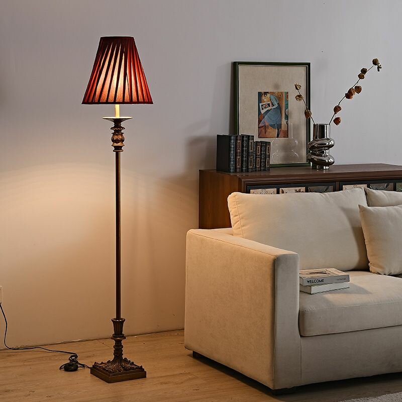 Напольный светильник