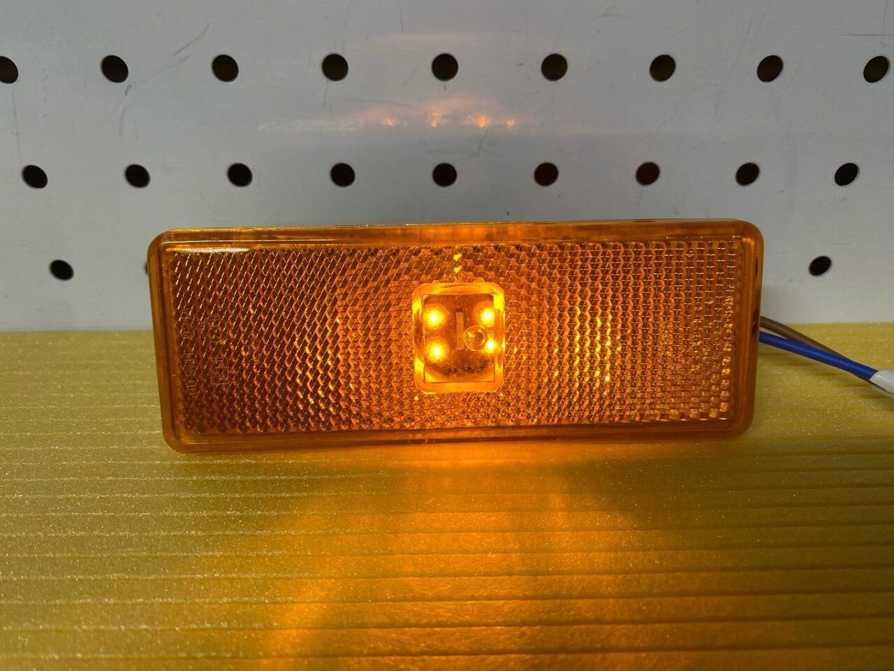 Фонарь габаритный LED Мерседес Аксор Актрос Атего (Mercedes)