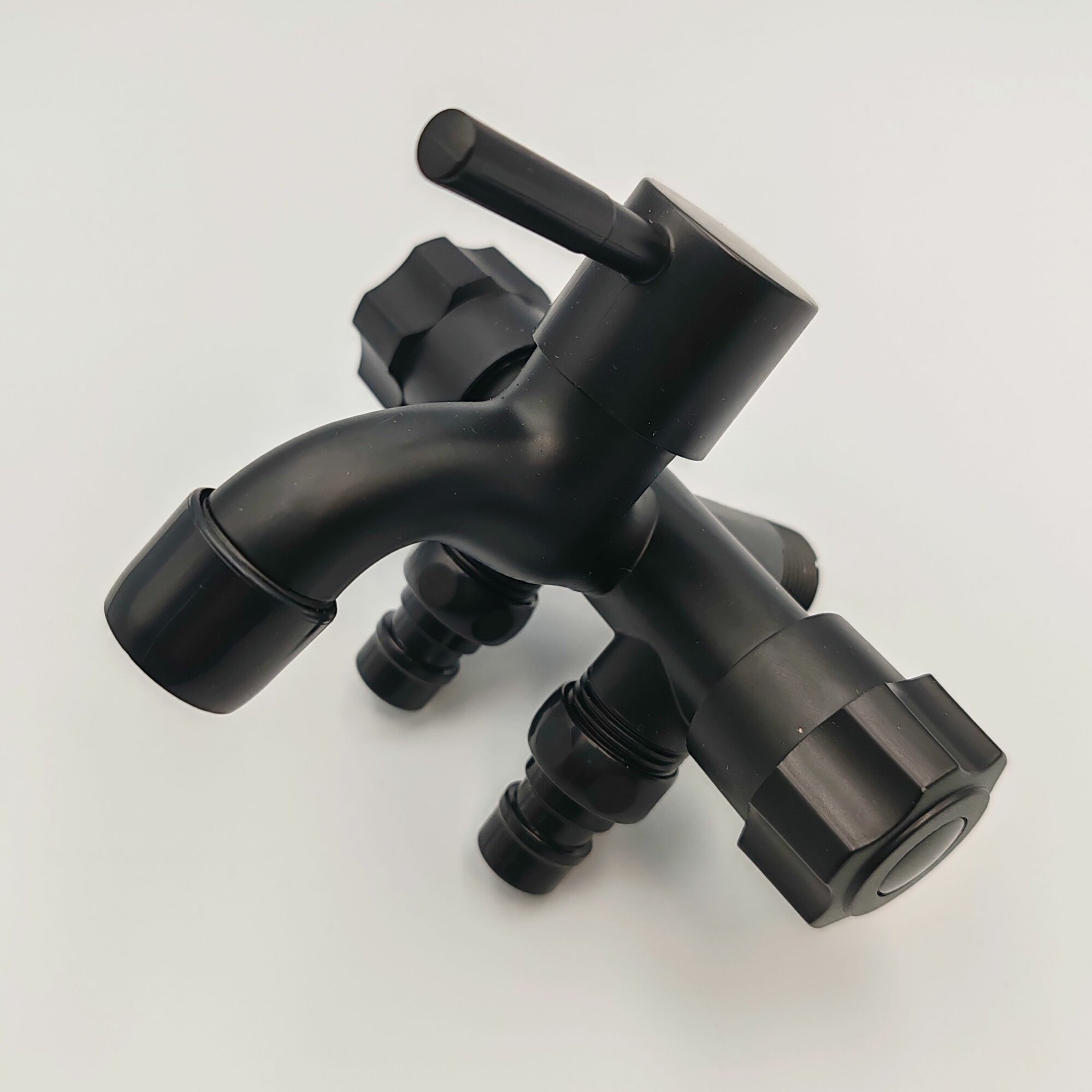 Кран водоразборный тройной "Самолет" (аэратор, 2 штуцера), черный, (Нар) - 1/2"