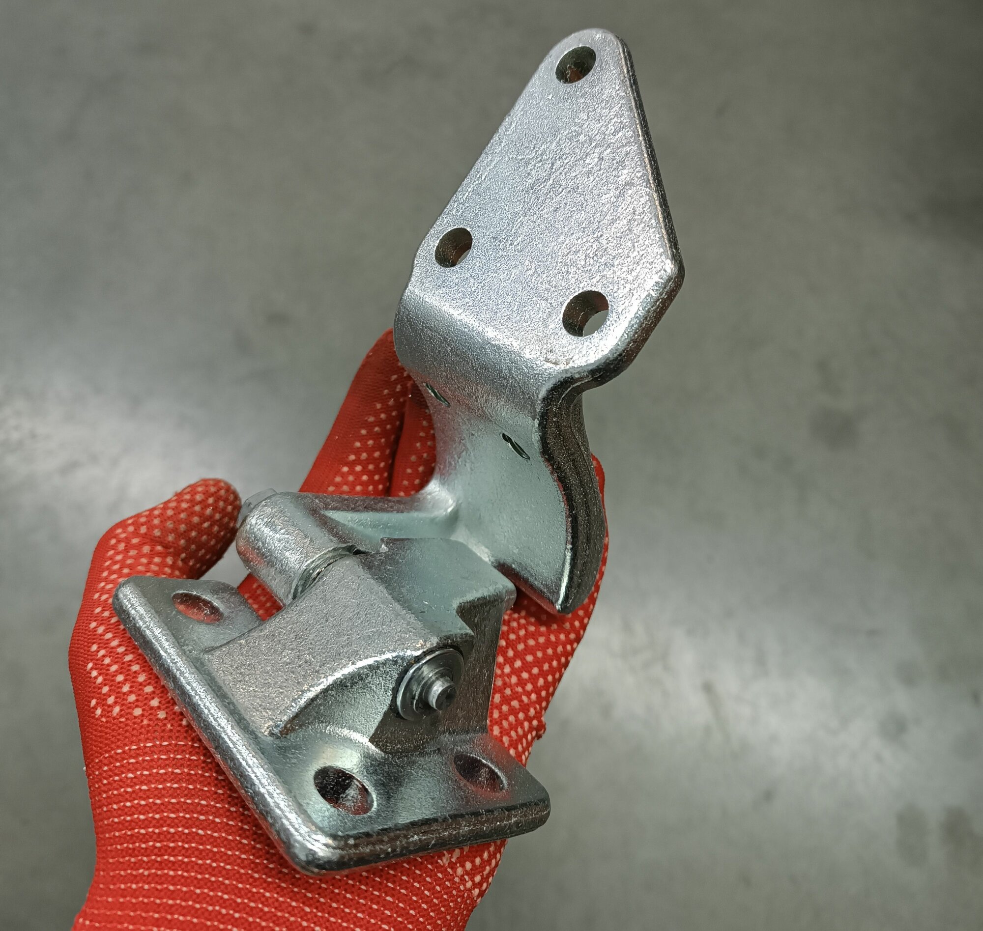 Петля кабины левой двери нижняя IVECO 99442508 , арт. 99442508 Iveco